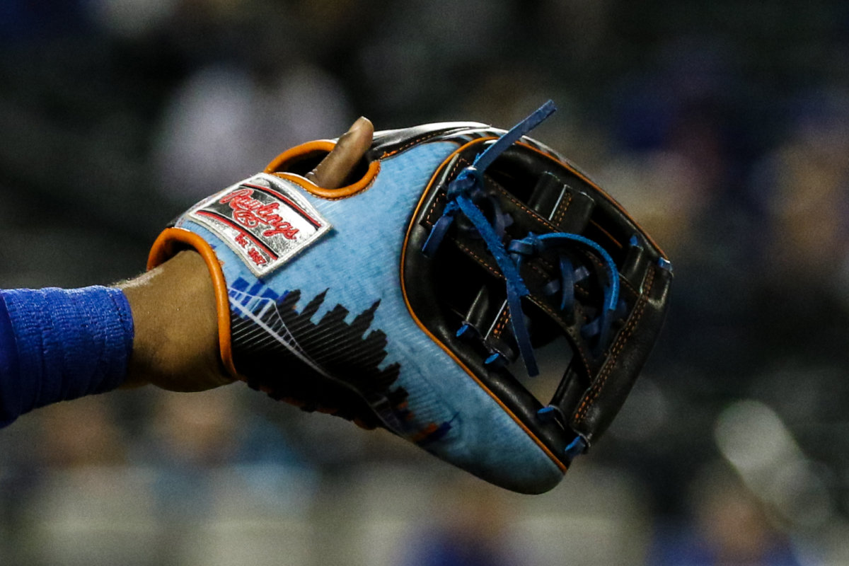 What Pros Wear: Every REV1X Glove Worn by Francisco Lindor in 2021 ...