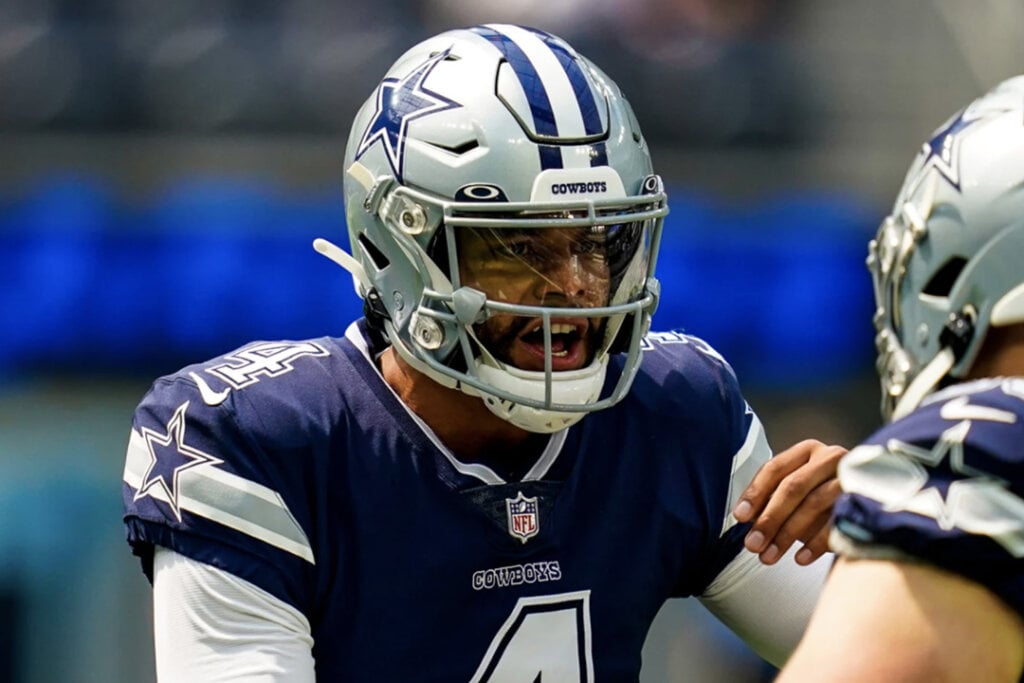 What Pros Wear: Dak Prescott's Oakley Visor - What Pros Wear