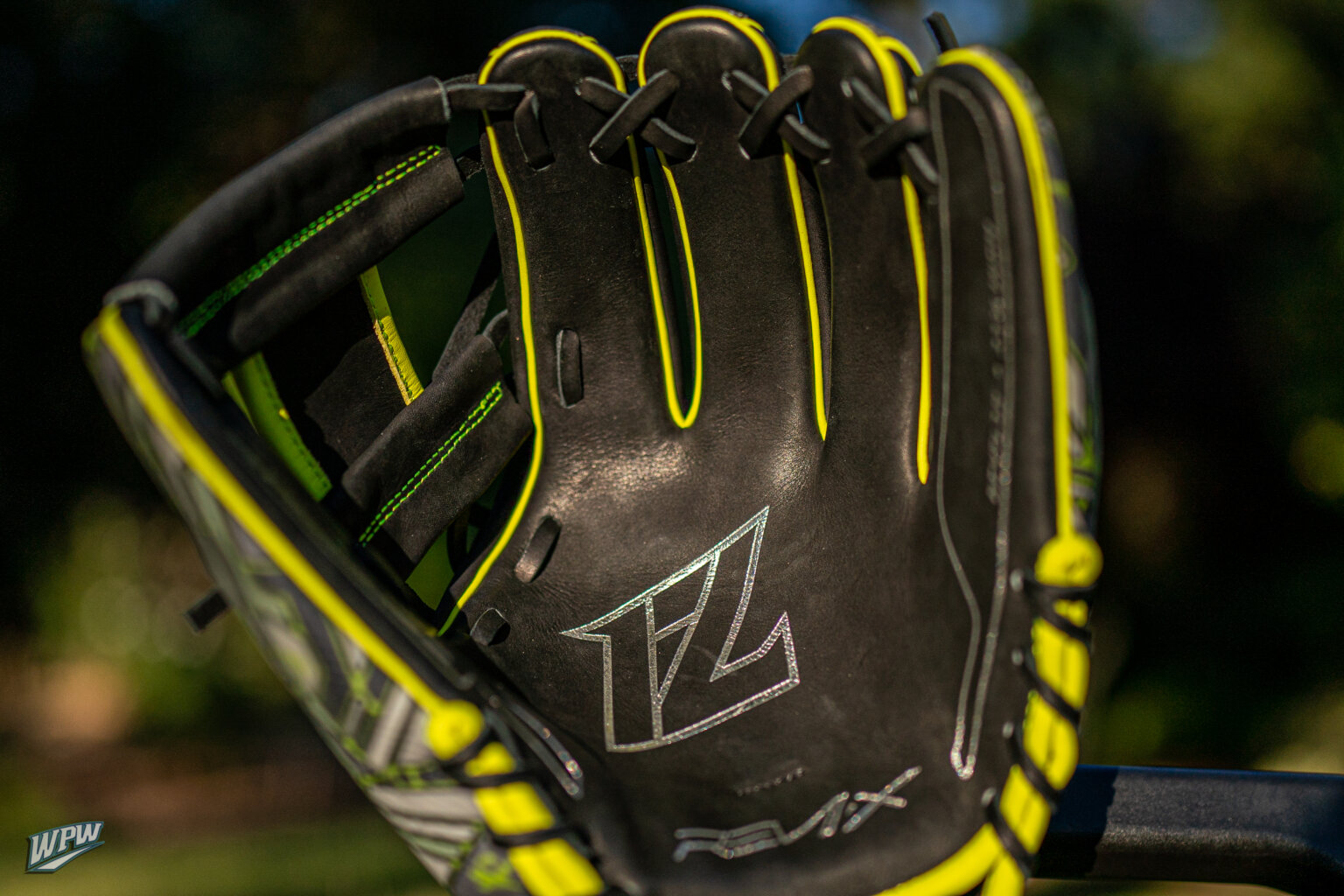 What Pros Wear: Premiere: Rawlings REV1X, Francisco Lindor's ...