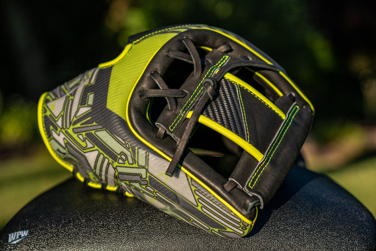 What Pros Wear: Premiere: Rawlings REV1X, Francisco Lindor's ...