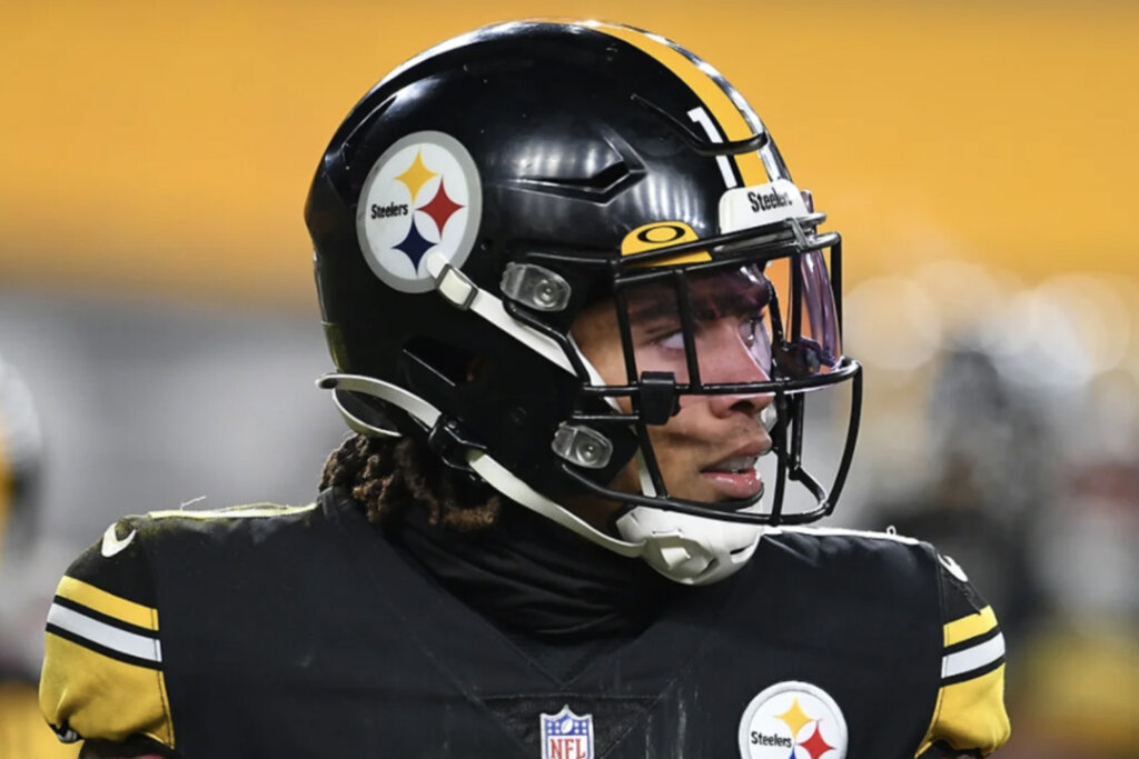 What Pros Wear: Chase Claypool's Oakley Clear Prizm Visor - What Pros Wear