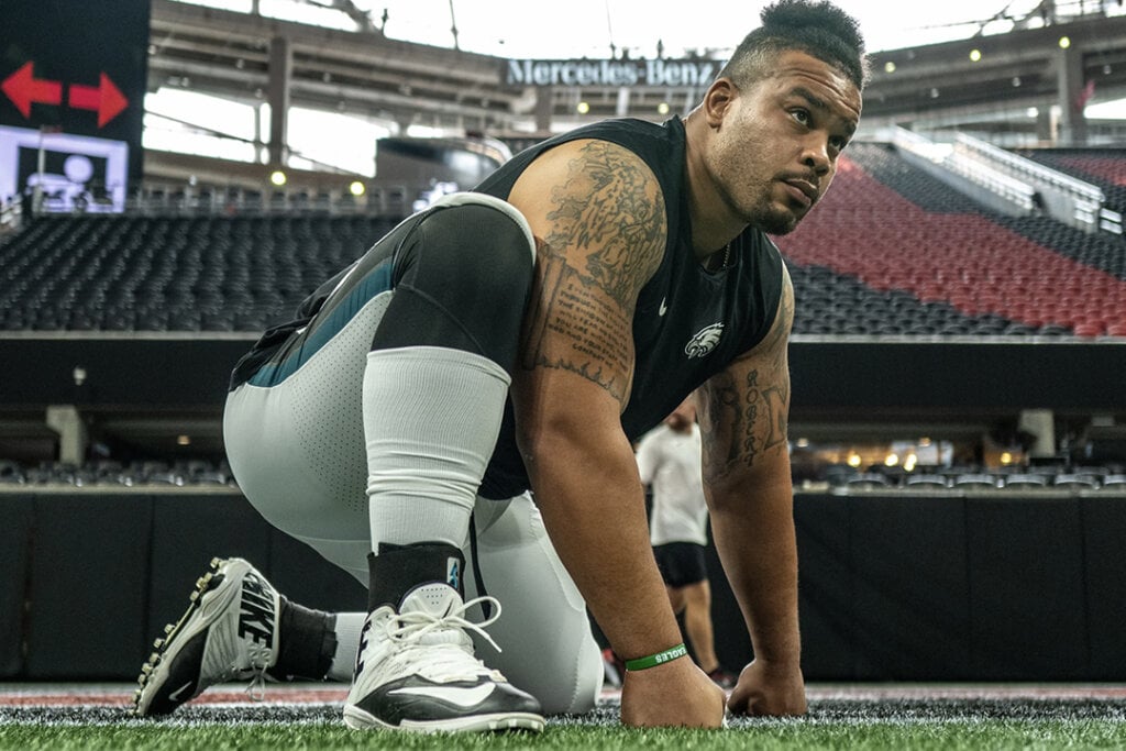 What Pros Wear: What Do NFL Offensive Lineman Wear? Here's the Helmets ...