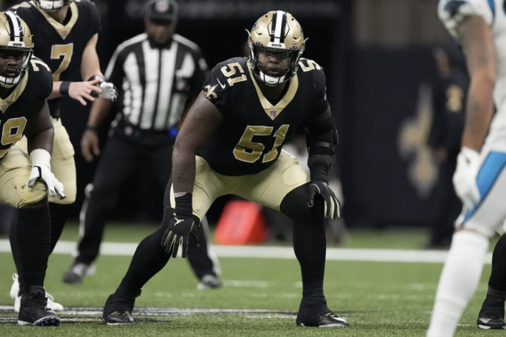 What Pros Wear: What Do NFL Offensive Lineman Wear? Here's the Helmets ...