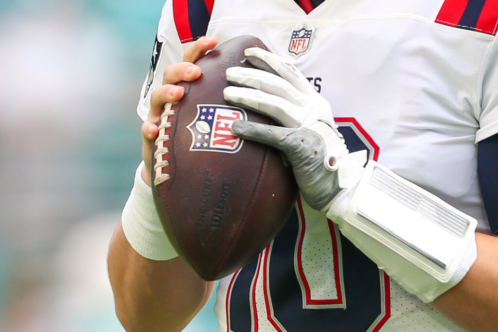 What Pros Wear: Mac Jones' Nike Vapor Jet 6.0 Gloves - What Pros Wear