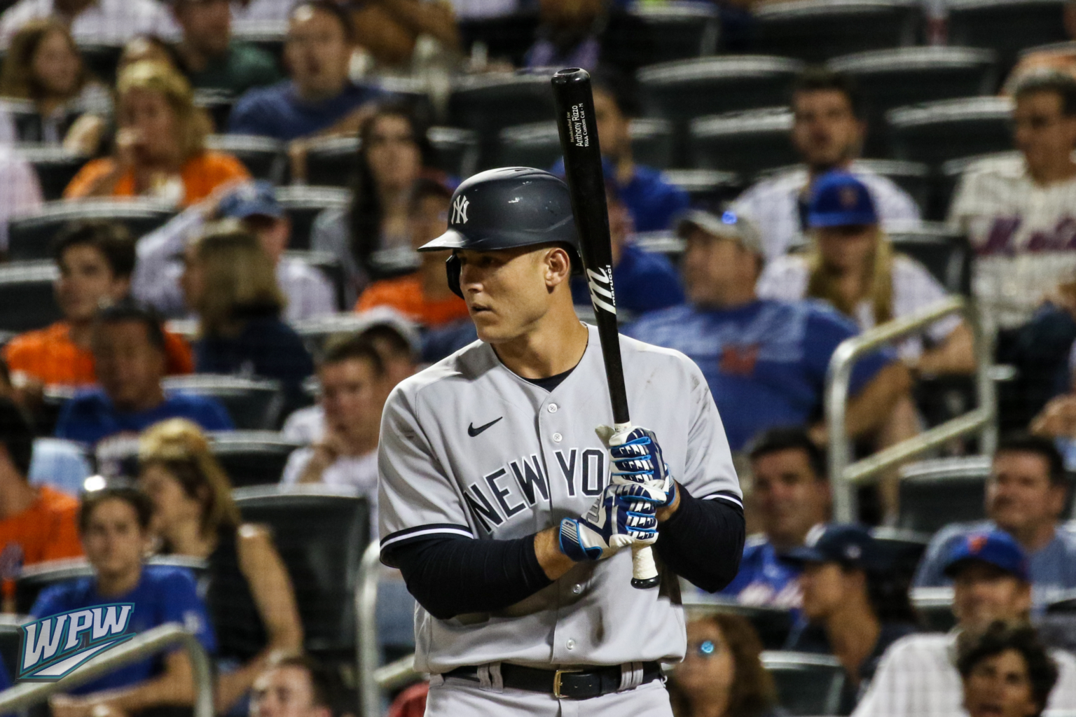 What Pros Wear: What Bats and Batting Gloves Do Pro Baseball Players ...