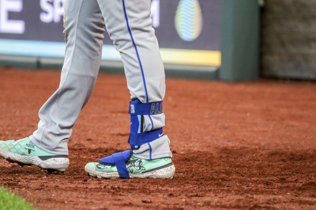What Pros Wear: Pete Alonso's Nike Diamond Batter's Leg Guard - What ...