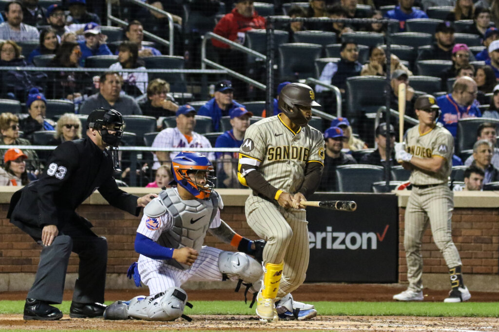 What Pros Wear: What Bats and Batting Gloves Do Pro Baseball Players ...