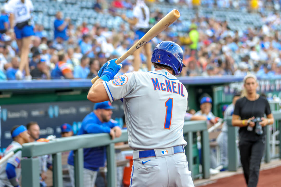 What Pros Wear: What Bats and Batting Gloves Do Pro Baseball Players ...