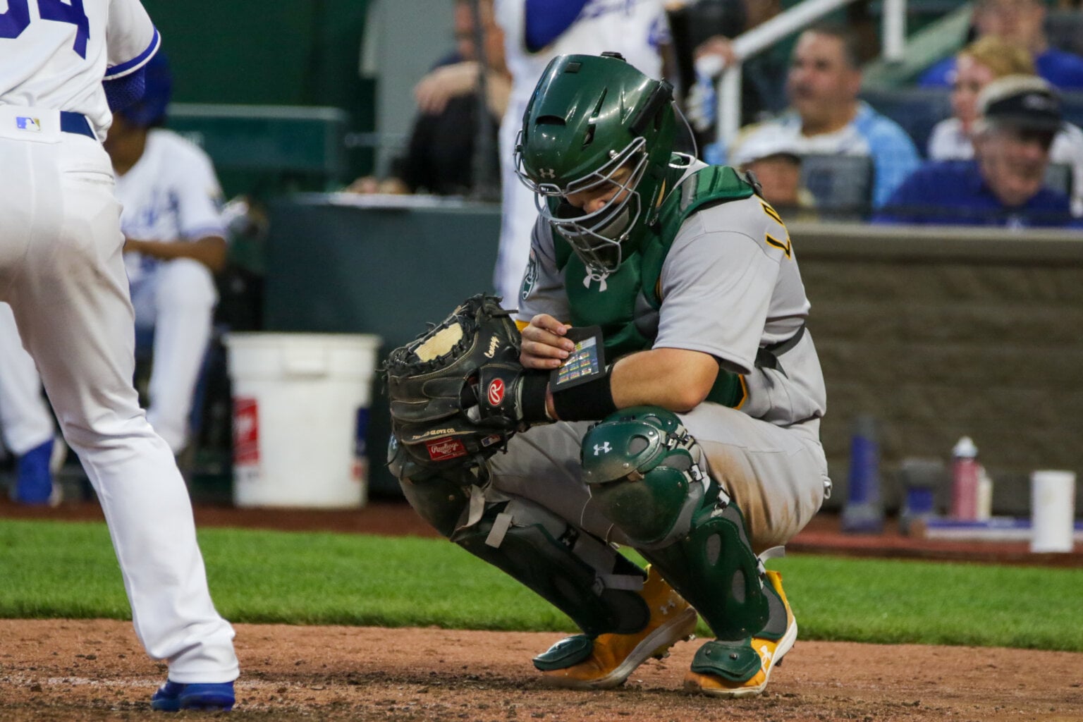 What Pros Wear: What Gear Do MLB Catchers Wear? Here's Your 2023 ...