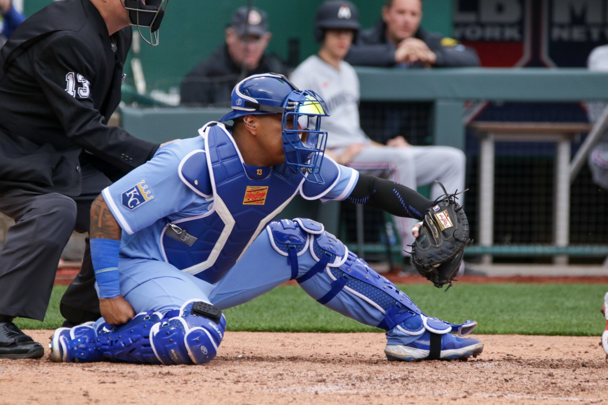 What Pros Wear: What Gear Do MLB Catchers Wear? Here's Your 2023 ...