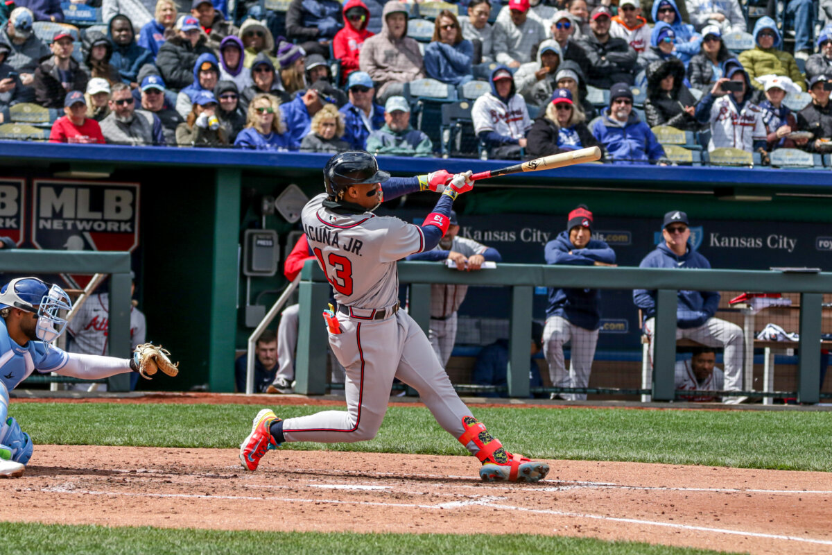 What Pros Wear: What Bats and Batting Gloves Do Pro Baseball Players ...