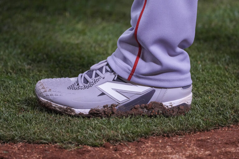 What Pros Wear: What Cleats Do Pro Baseball Players Wear? Here's Your ...
